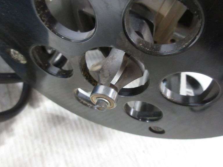 Porter cable router, model 6911, 14"W x 10"D x 7"H, work well ...