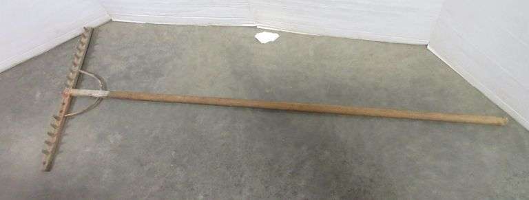 Very old wooden rake, 62"L, fair - Albrecht Auction Service
