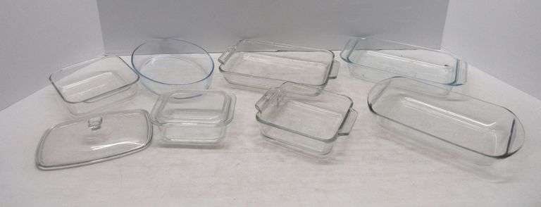 (8) Various size glass pans, up to 9" x 13" - Albrecht Auction Service