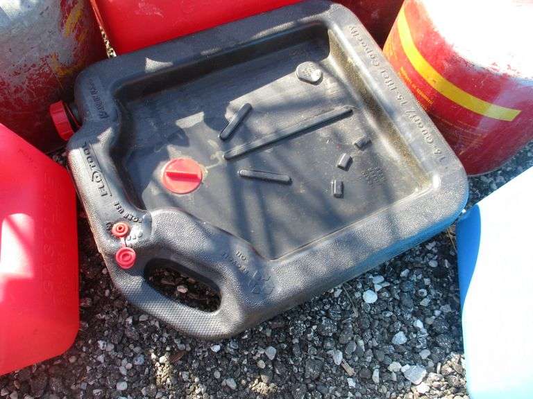 (10) Gas and oil containers, includes: One- Plastic gas can for outdoor ...