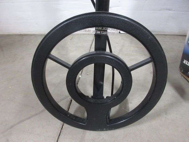 Bounty Hunter metal detector, used - Albrecht Auction Service