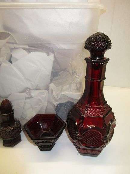Avon ruby red glassware collection - Albrecht Auction Service