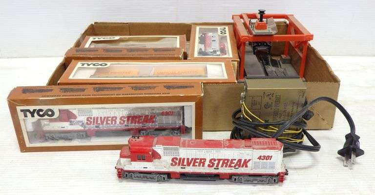 Late 1970s Tyco Silver Streak H.O scale train set, works - Albrecht ...