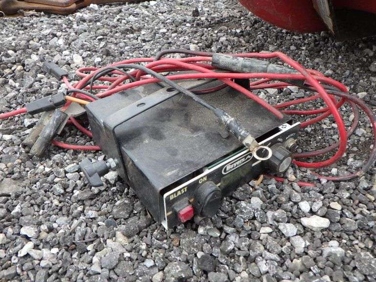 Western tailgate salt spreader with controller and wiring, 30"W, heavy ...