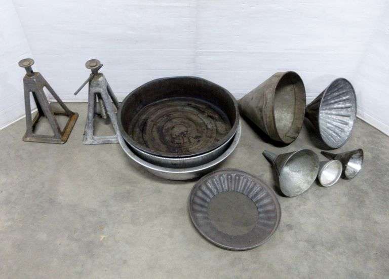 (2) Aluminum jack stands, (5) steel funnels, Galvanized oil strainer ...