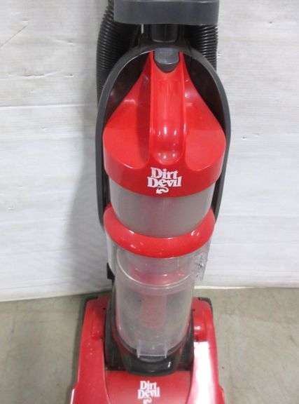 Dirt Devil clean path vacuum, works - Albrecht Auction Service