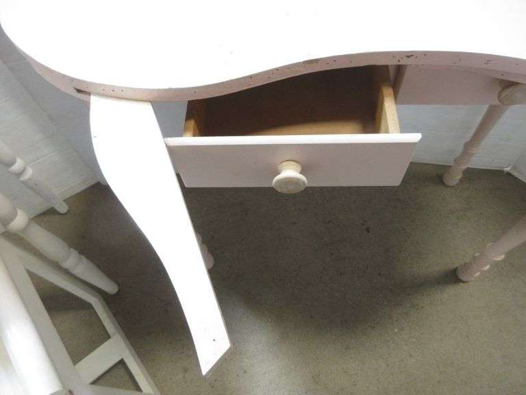 Older pair of vanity tables: 1- Has two drawers, 1- Has one drawer ...