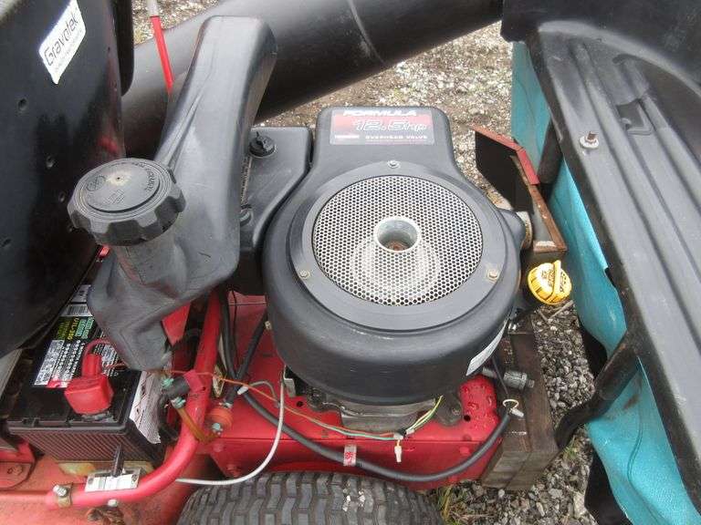 Snapper Extra Tough Hi-Vac riding mower with 33" cut, comes with bagger ...