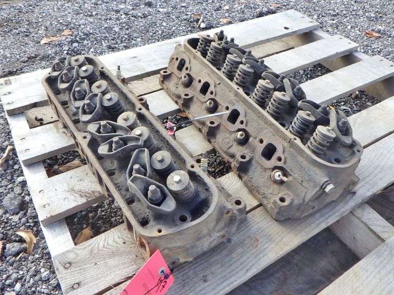 (2) 289 HP Ford heads, used - Albrecht Auction Service
