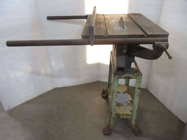 1940s tilt top Delta Milwaukee table saw, no motor - Albrecht Auction ...