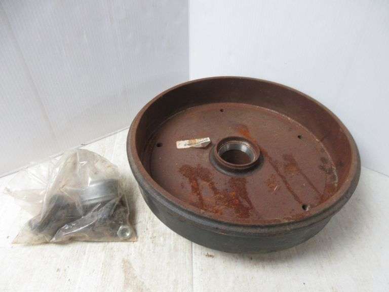 Dexter 8-222 trailer brake drum kit, rusty - Albrecht Auction Service