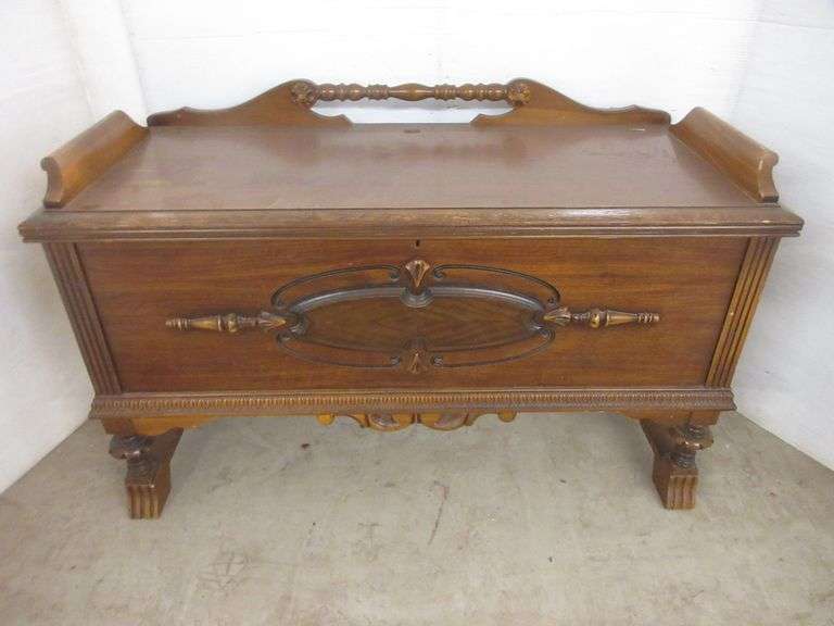 Antique cedar chest, lockable with key, 45"W x 19"D x 28"H - Albrecht ...