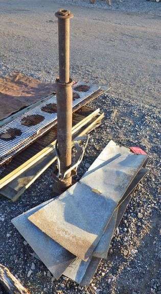 Older windmill parts, includes (5) Windmill fins - Albrecht Auction Service