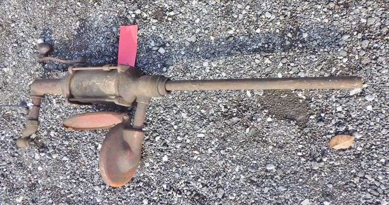 Older oil barrel pump, rusty but works - Albrecht Auction Service