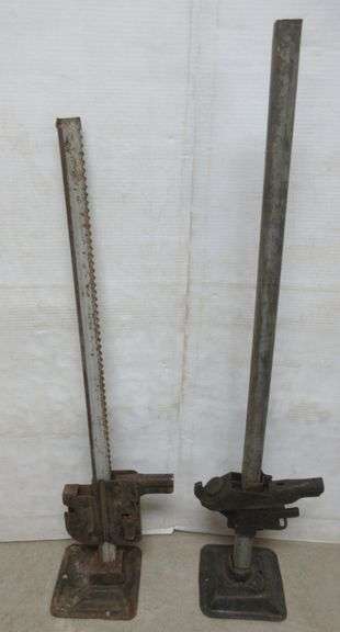 (2) Old car jacks, used, as is - Albrecht Auction Service