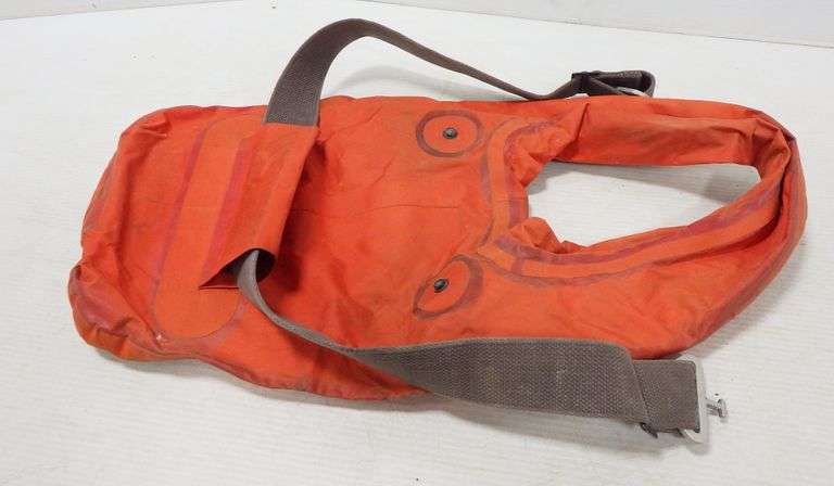 U.S. Navy life jacket, CO2 inflatable, as is - Albrecht Auction Service