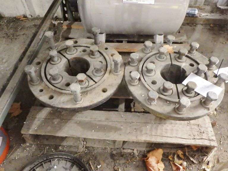 Pair of 10-Bolt Hubs, Will Fit JD 4960/4950. Location: L#1 - Albrecht ...