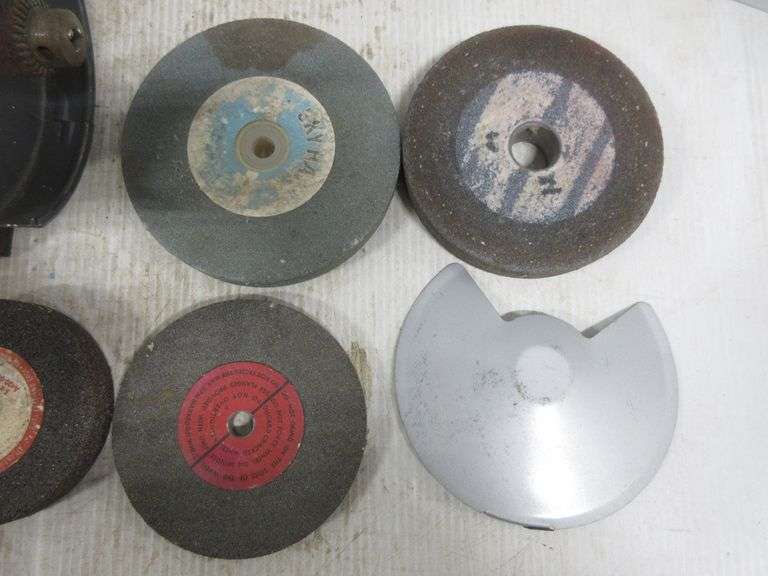 Black & Decker 5" bench grinder, includes: side shield, extra grinding ...