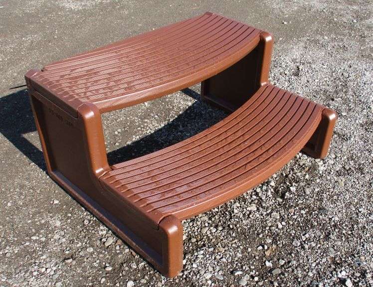 Plastic stairs/steps with grooves for increased friction/slip ...