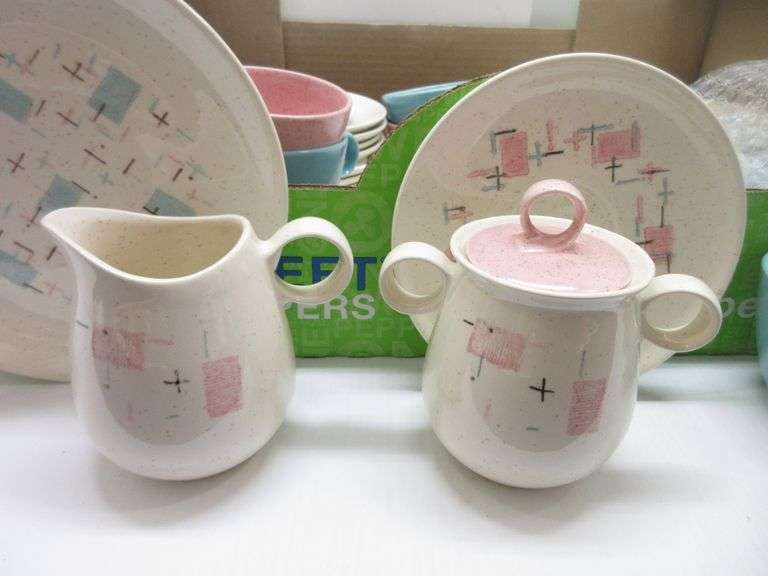 Older mid-century modern atomic style dinnerware dish set, (40) Pieces ...