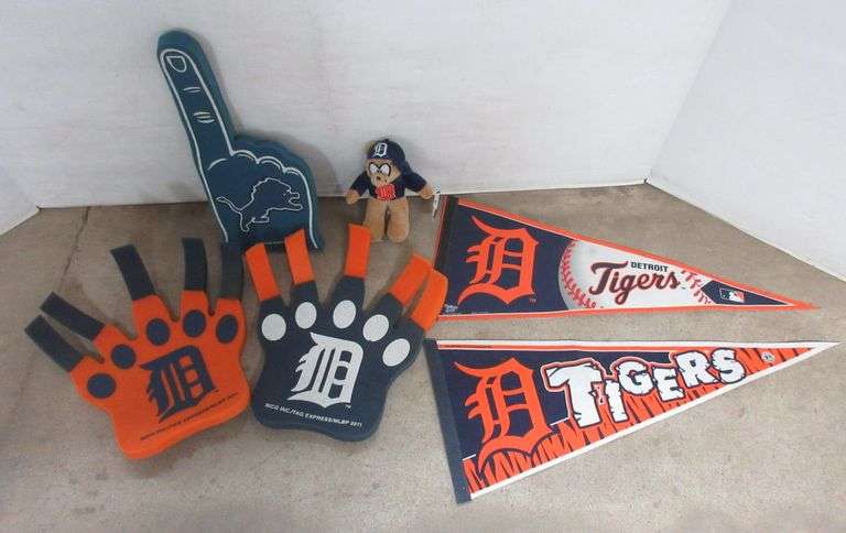(2) Detroit Tigers, foam claw hand sign, Detroit Lions foam No. 1 ...