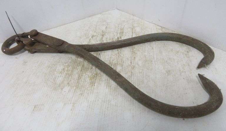 Logging chain with hooks, in fair condition - Albrecht Auction Service