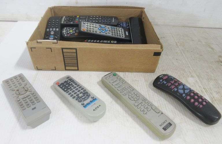 Various old remote controls - Albrecht Auction Service