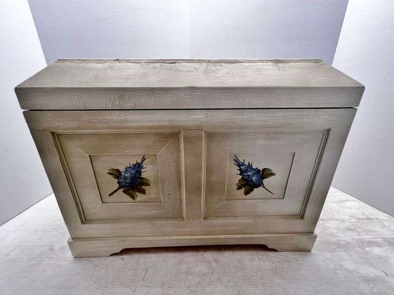 Nesting green trunks, 29"W x 18"D x 22"H, in new condition - Albrecht ...