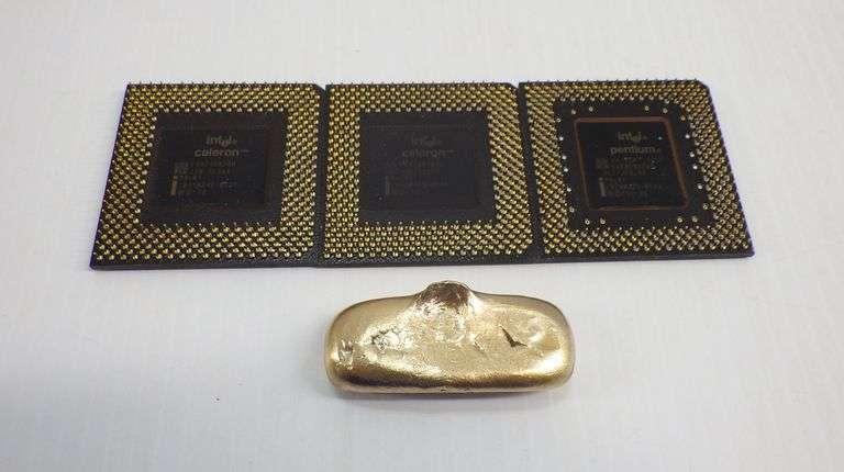 Over 75g bar of melted computer chips, and (3) Large chips - Albrecht ...