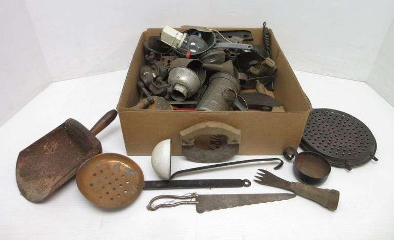 Old kitchen tools - Albrecht Auction Service