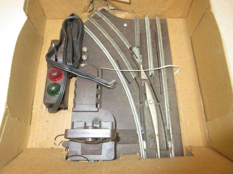 (2) Lionel 027 gauge remote switches - Albrecht Auction Service