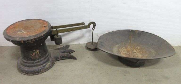 Older hardware scale, no name, missing the removable weights, has the ...