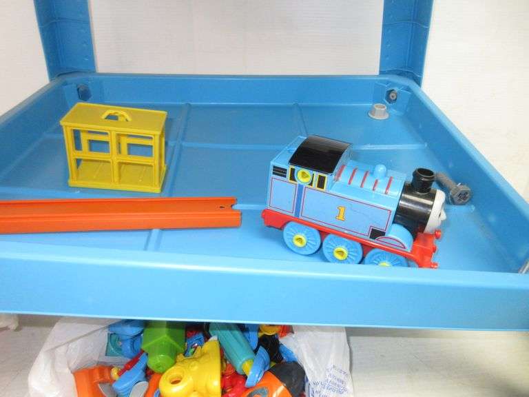 Thomas and Friends Steamworks work bench with tools and Thomas Train ...