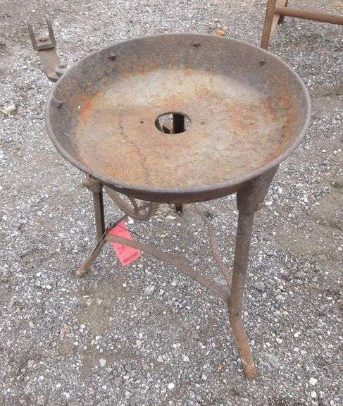 Backsmith Round Forge, 21" x 29", used, solid - Albrecht Auction Service