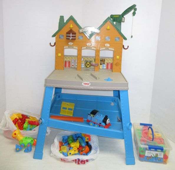 Thomas and Friends Steamworks work bench with tools and Thomas Train ...