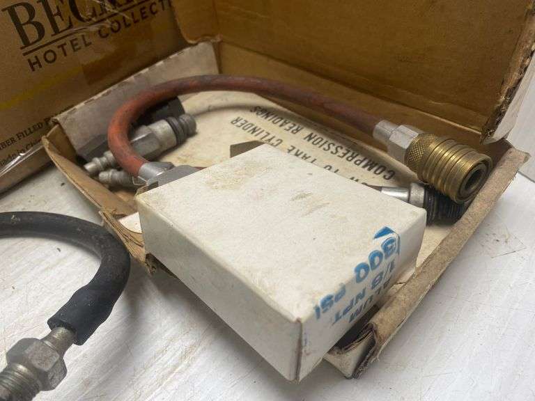 Auto tools, includes: Vacuum gauge, compression tester, 2-Ring ...