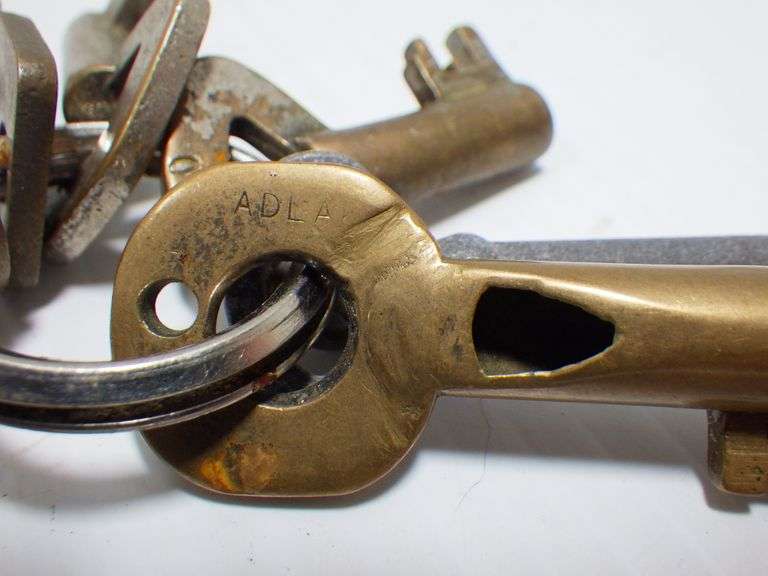 (7) Railroad lock keys - Albrecht Auction Service