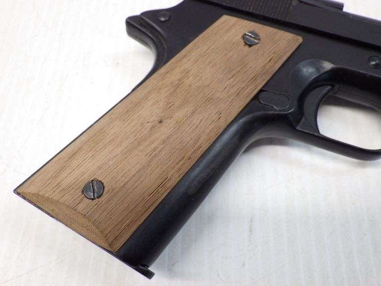 Automatic Bruni 96 kal, 8mm air pistol, made in Italy, includes (50 ...