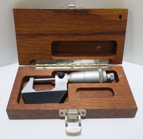 Brown & Sharpe "Digit Mike" No. 599-10-1, in original wood case ...