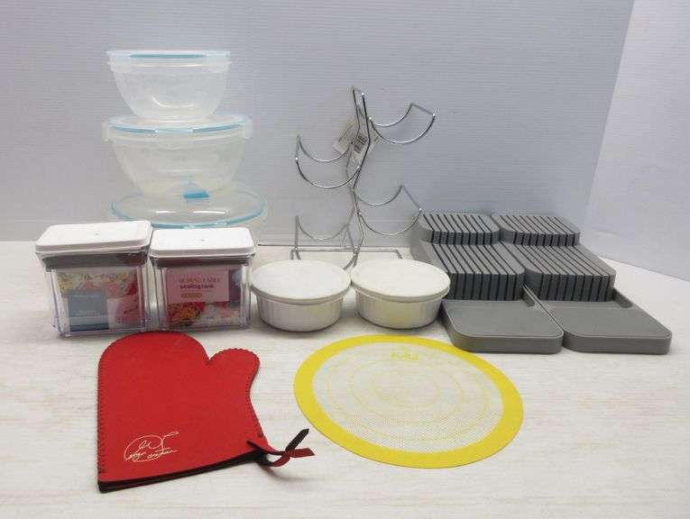 Set of (3) Snapware bowl, (2) Corningware bowl with lids, 5 1/2"; (2 ...