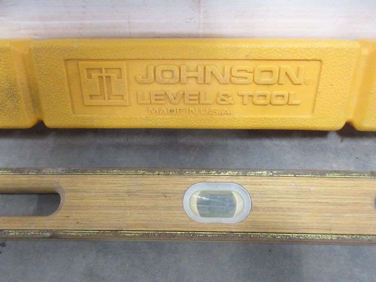 Johnson wood level with case - Albrecht Auction Service