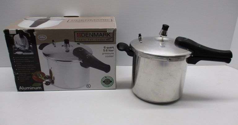 Six-quart Denmark pressure cooker in original box - Albrecht Auction ...