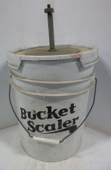 Five-Gallon Bucket Scaler - Albrecht Auction Service