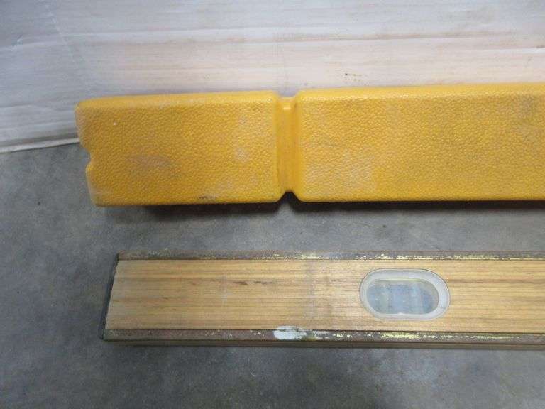 Johnson wood level with case - Albrecht Auction Service