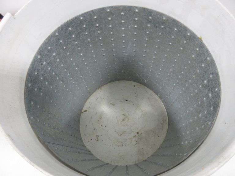 Five-Gallon Bucket Scaler - Albrecht Auction Service