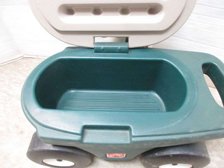 Step 2 garden hopper seat with 100’ plastic garden fence, new ...