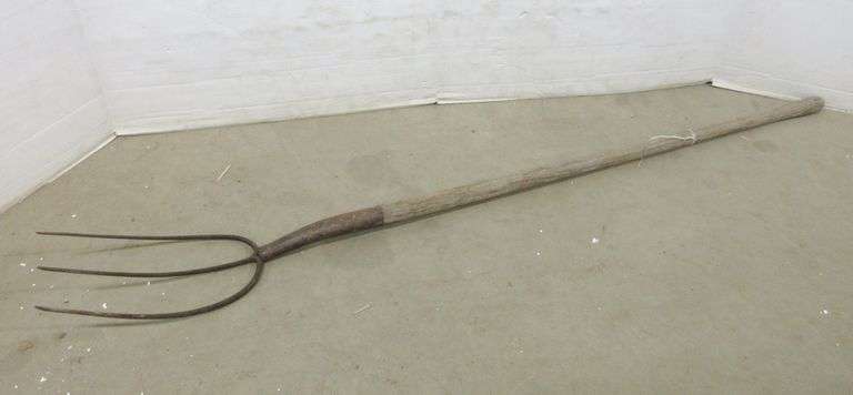 Three-Tine fork with 4’ handle - Albrecht Auction Service