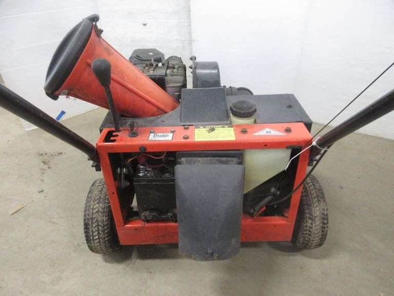 Simplicity wood chipper, 8HP Briggs & Stratton electric start, pull ...