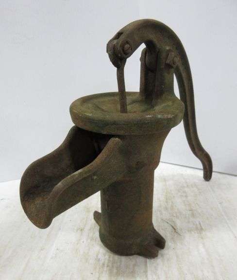 Old pitcher pump - Albrecht Auction Service