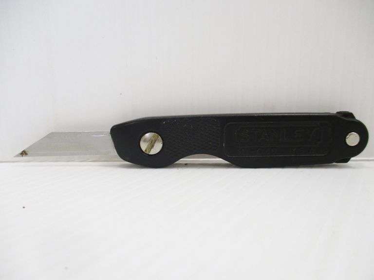 Stanley razor knife, model 10-049, made in USA, pull tabs on opposite ...